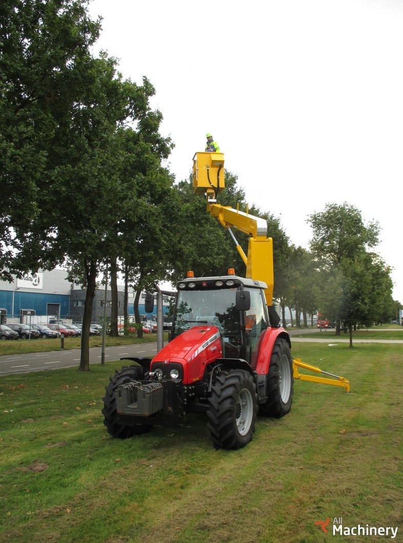 Custers Tractor-mounted aerial work platform SPS Autobokšteliai |ID ...